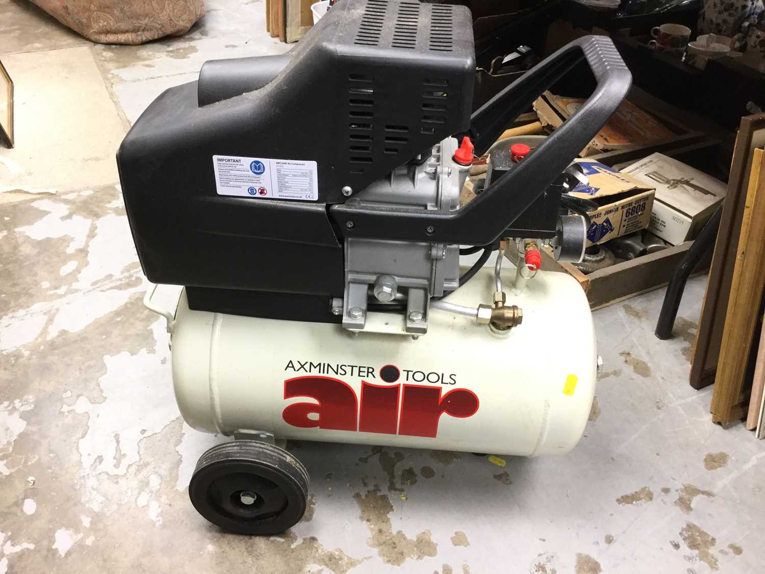 Lot 315 - Axminster Tools portable 24 litre air