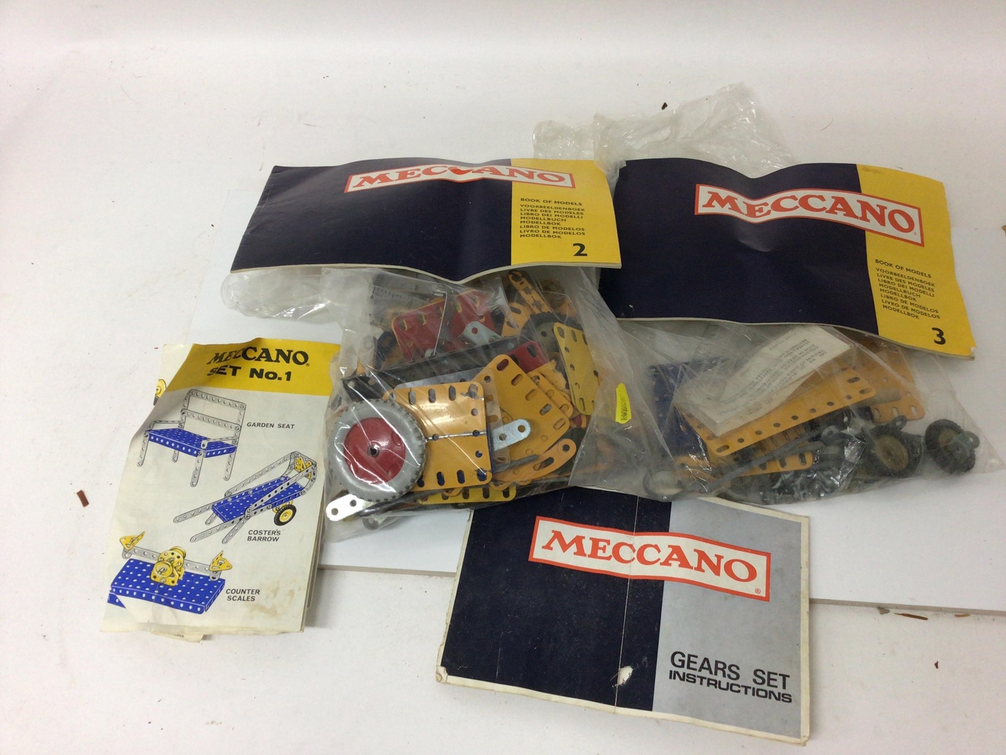Lot 1847 - Collection Meccano with booklets, yellow
