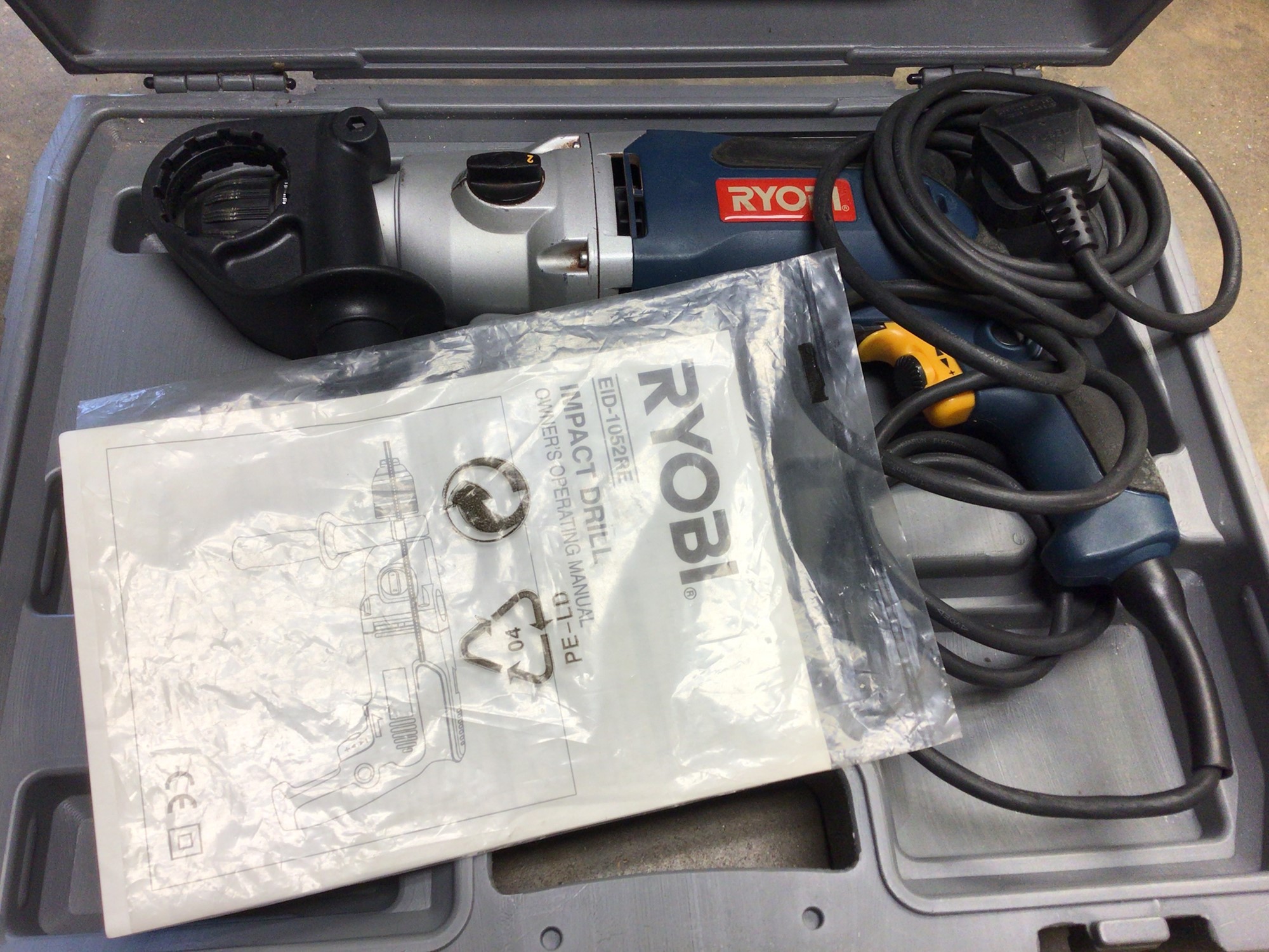 Lot 124 - Hedge trimmer, Ryobi drill, electric winch