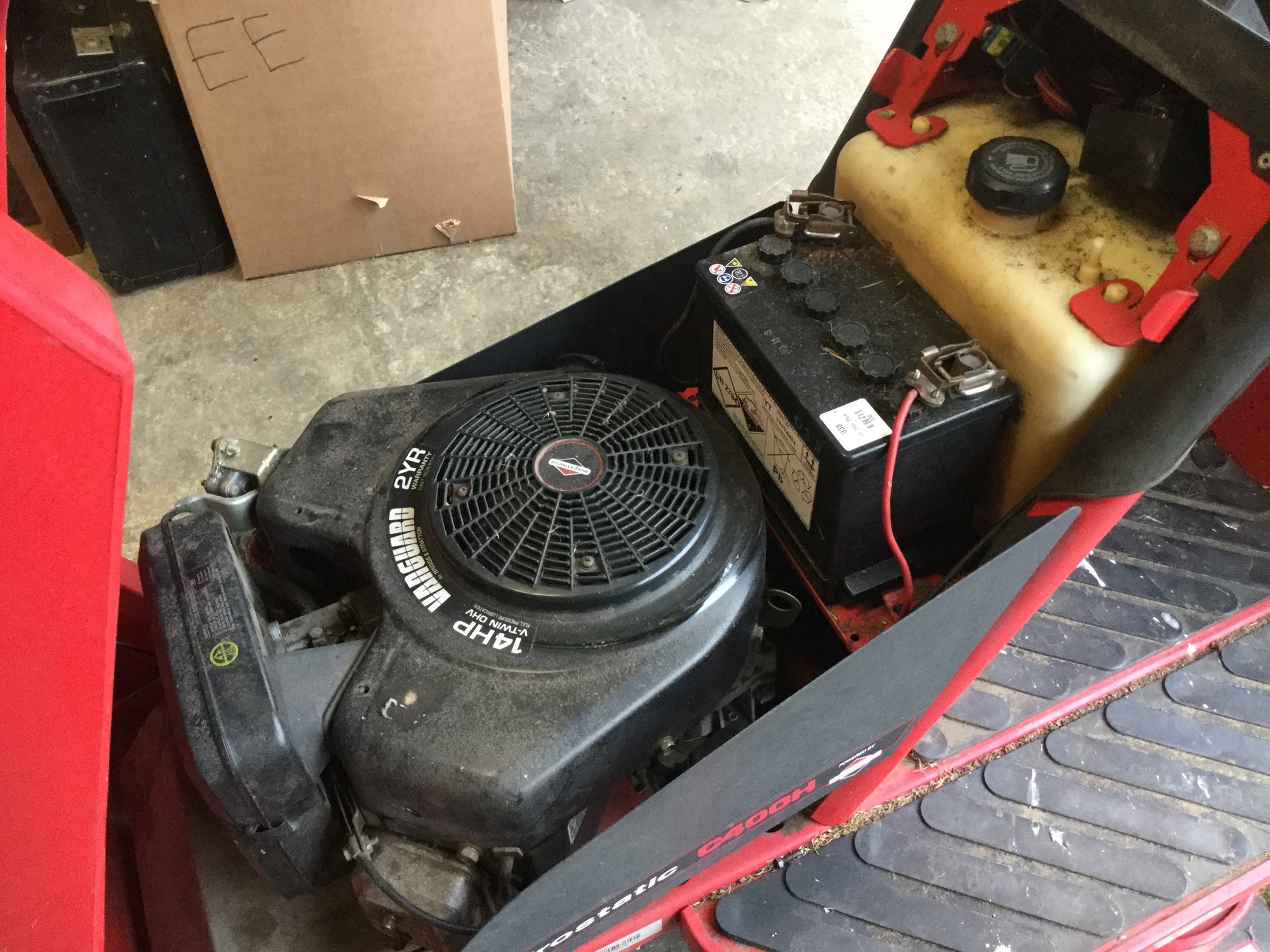 Lot 9 - Countax C400H Hydrostatic Ride on Lawnmower