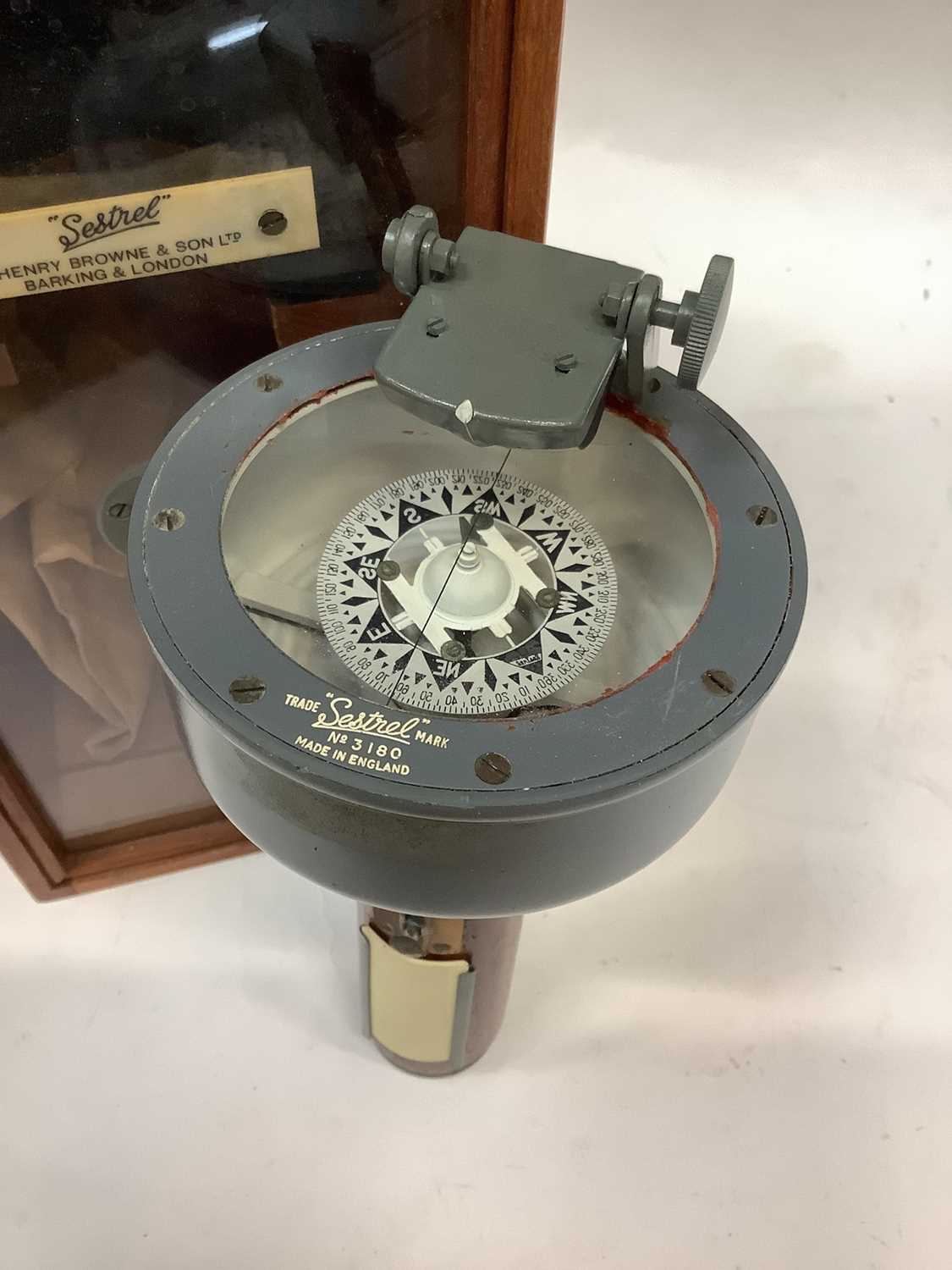 Lot 2554 - Sestrel hand held compass in fitted wooden