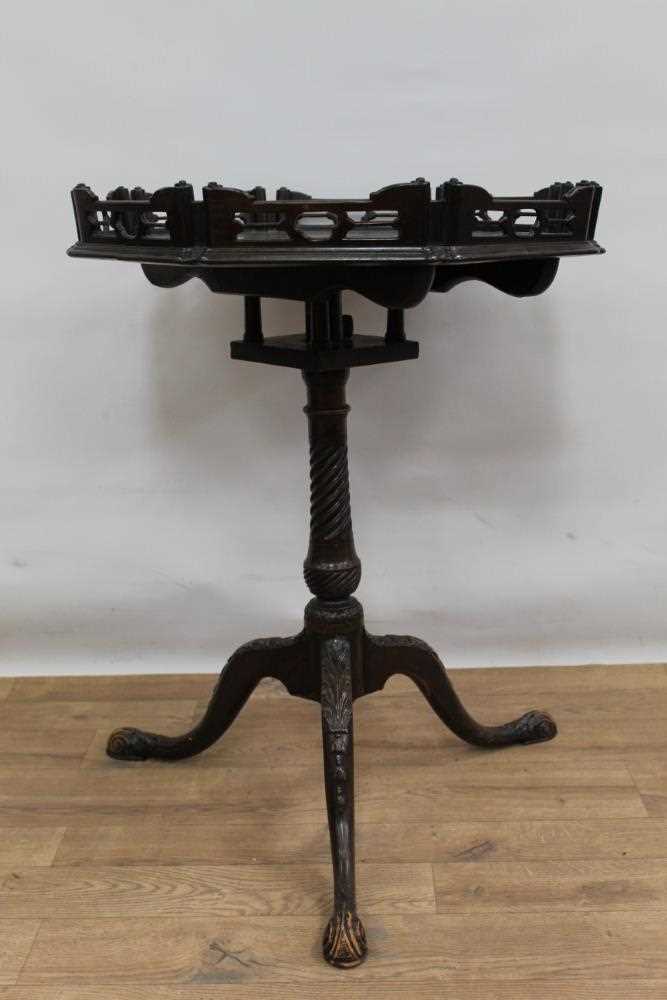 Lot 1507 - Georgian mahogany tripod table with
