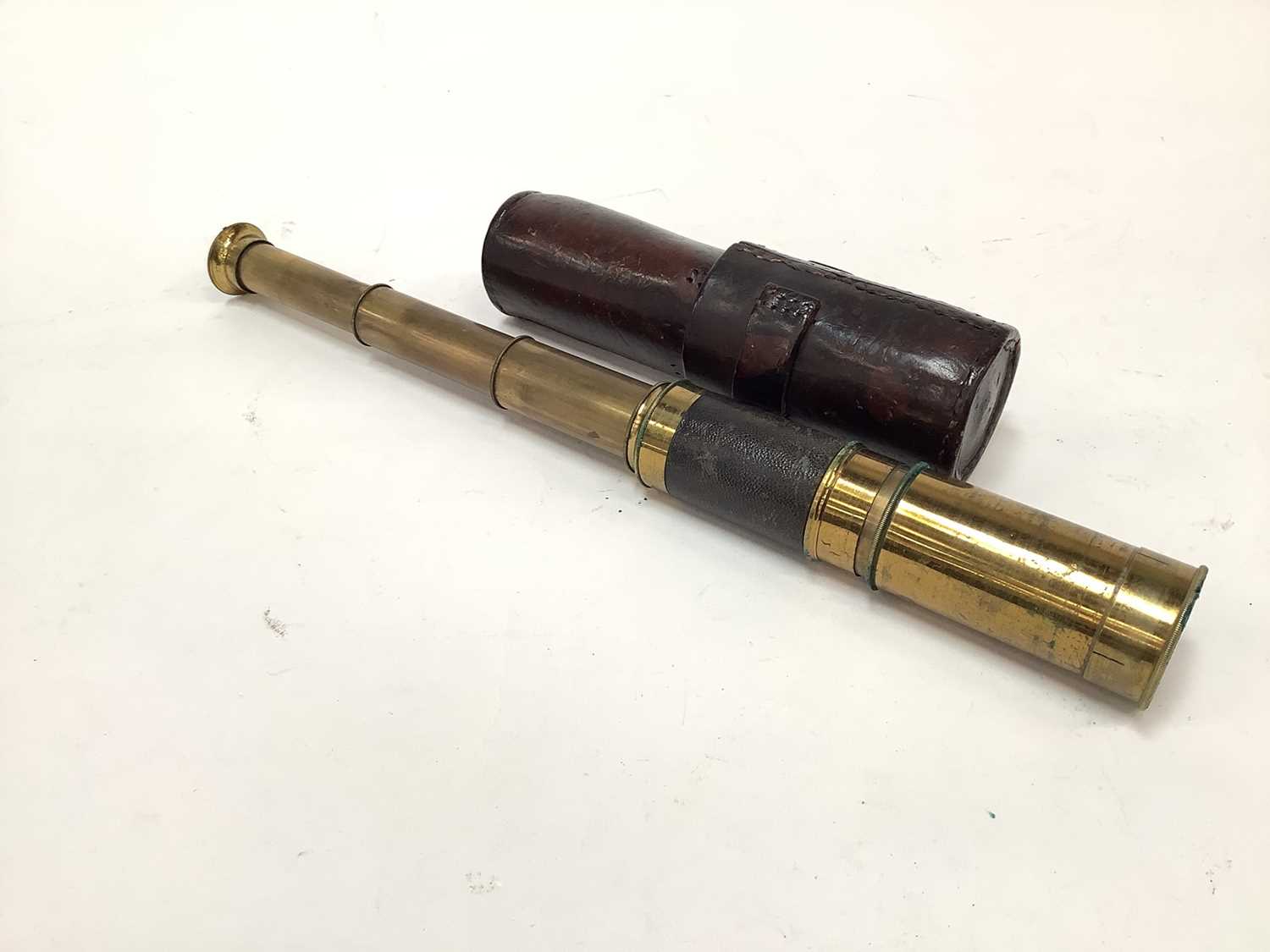 Lot 2592 - Lacquered brass three draw scope in leather
