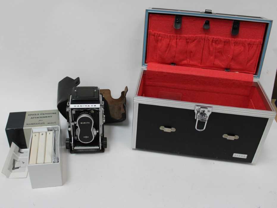 Lot 2459 - Mamiya C3 twin lens reflex camera in case,