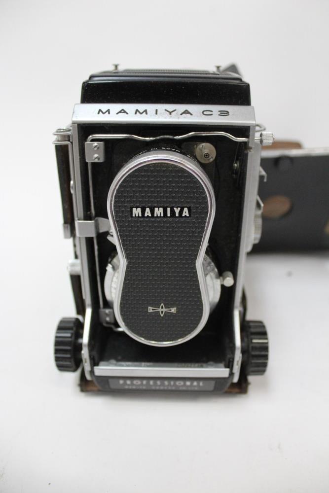 Lot 2459 - Mamiya C3 twin lens reflex camera in case,