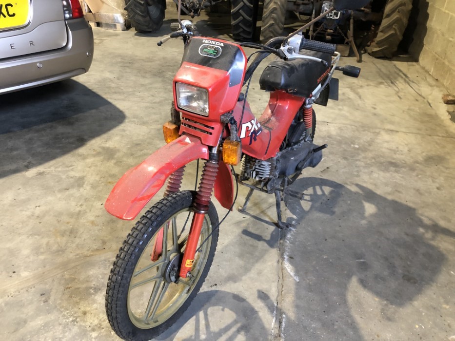 Lot 2073 - 1985 Honda PXR 50cc scooter / moped,