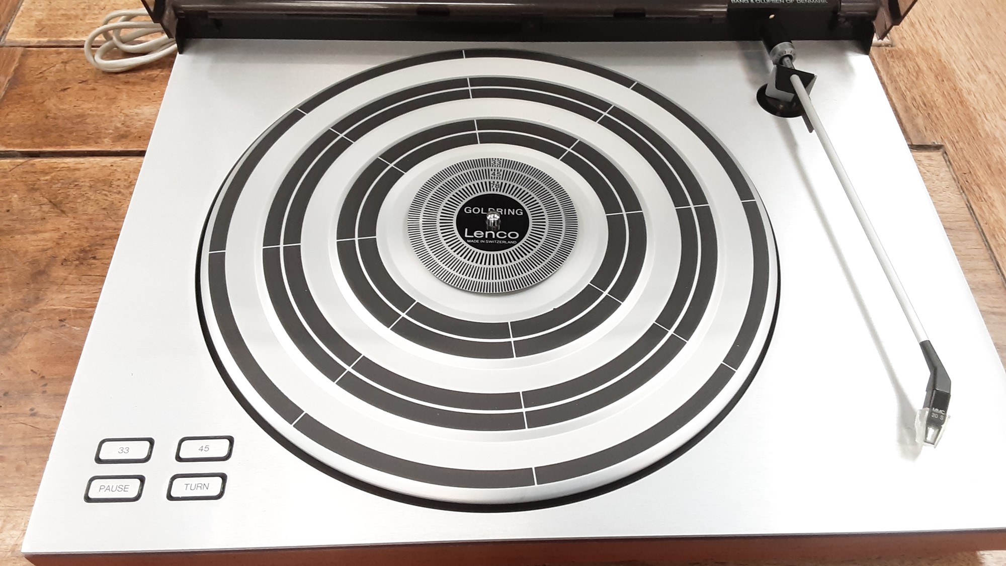 Lot 2398 - Bang & Olufsen Beogram 1700 record player