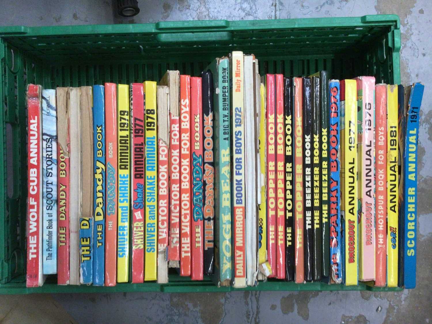 Lot 552 - Selection of 1970's annuals including Dandy,
