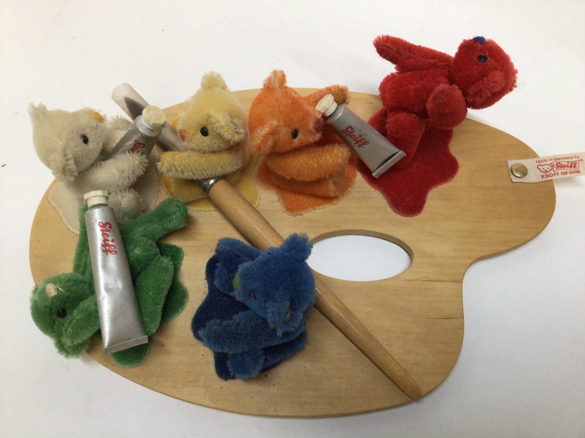 Lot 1823 - Steiff Bears 2006 Mini Colour Splash 038310,