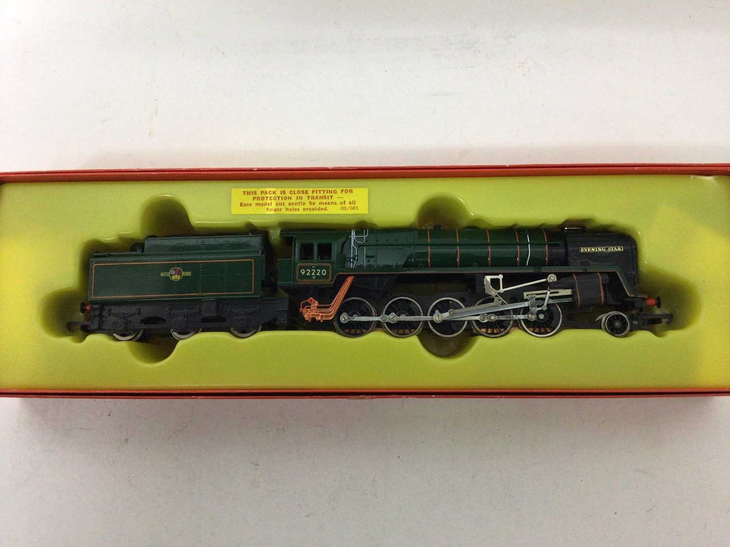 Lot 1863 - Railway Triang Hornby 00 gauge Evening Star