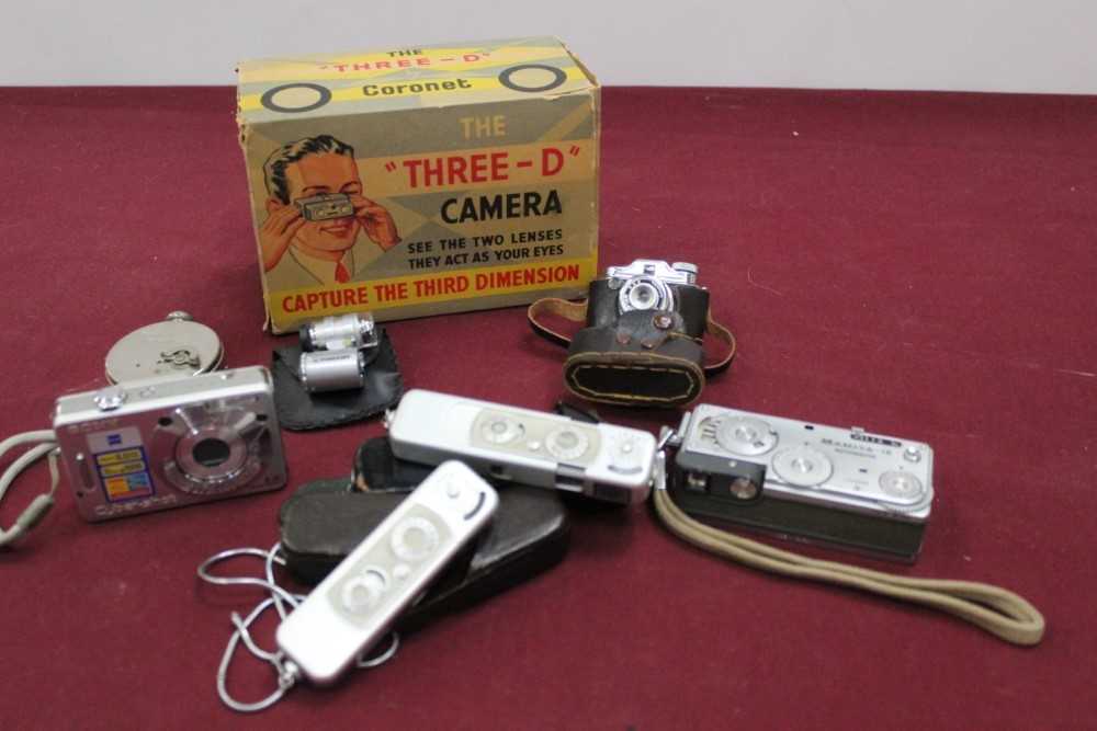 Lot 2351 - Group of cameras, including a Boxed Coronet