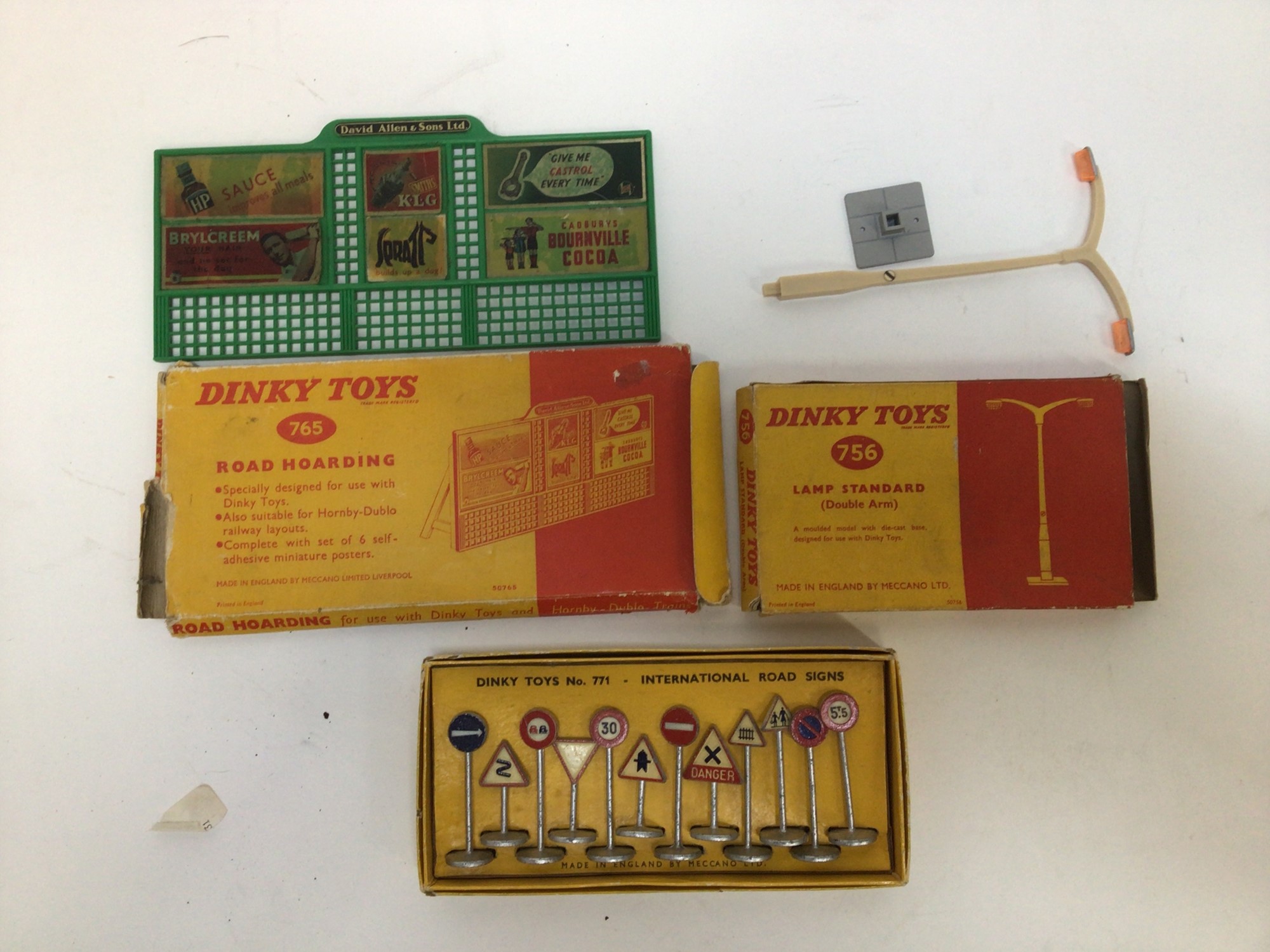 Lot 1911 - Dinky international road signs set No. 771,