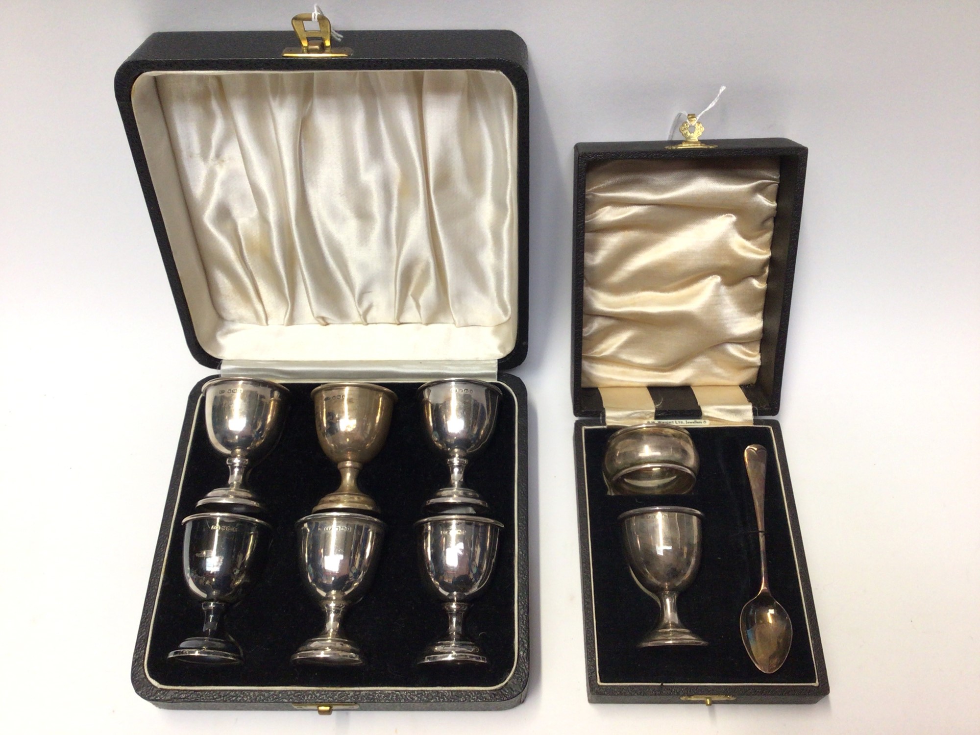 Lot 129 - Set six silver egg cups and silver