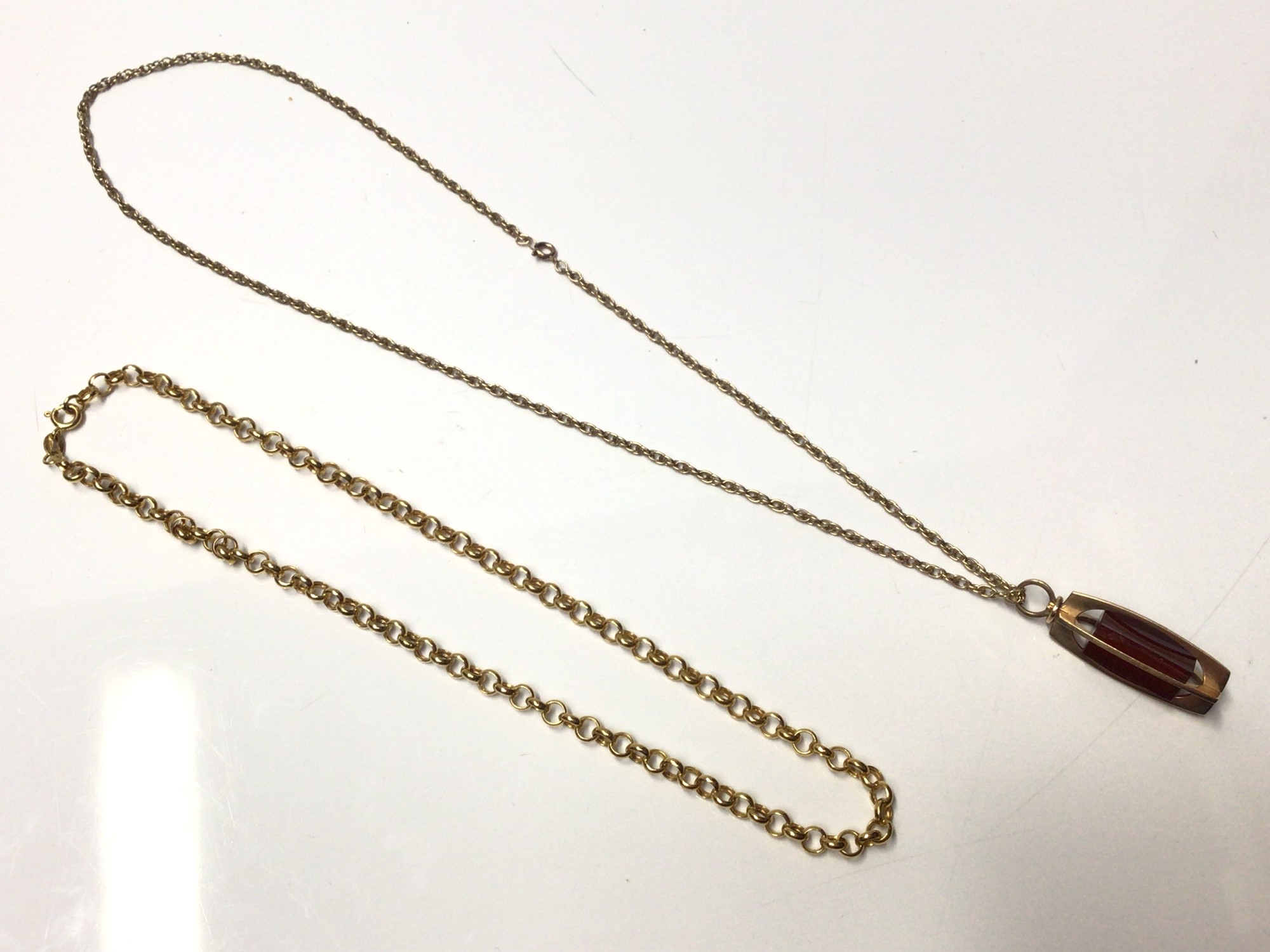 Lot 184 - 9ct gold belcher chain and 9ct gold pendant