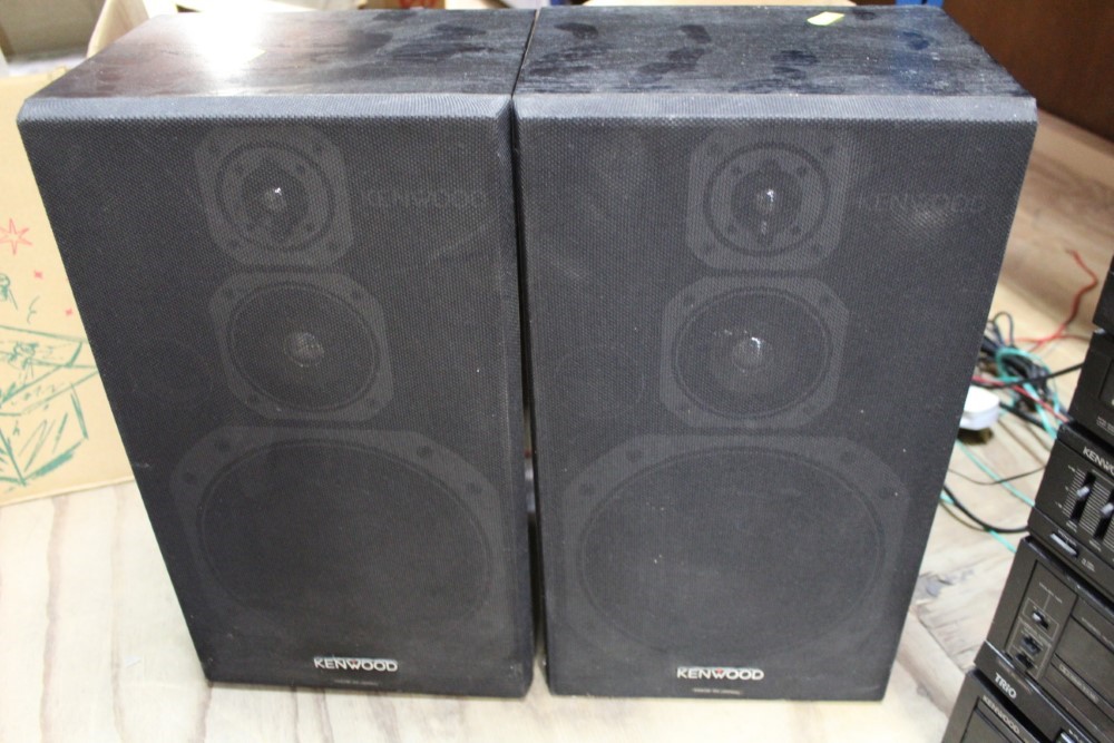 Lot 205 - Kenwood Hi-Fi system, including CD, cassette,