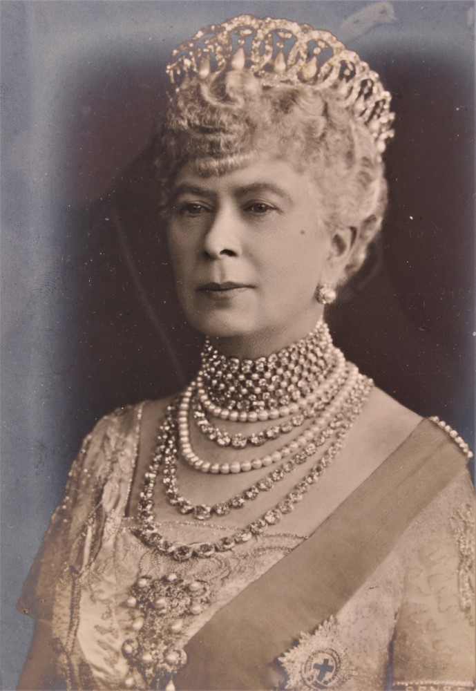 Lot 122 - H.M.Queen Mary, fine signed Presentation