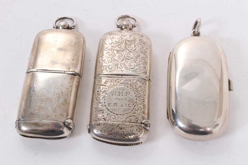 Lot 285 - Late Victorian silver sovereign and half