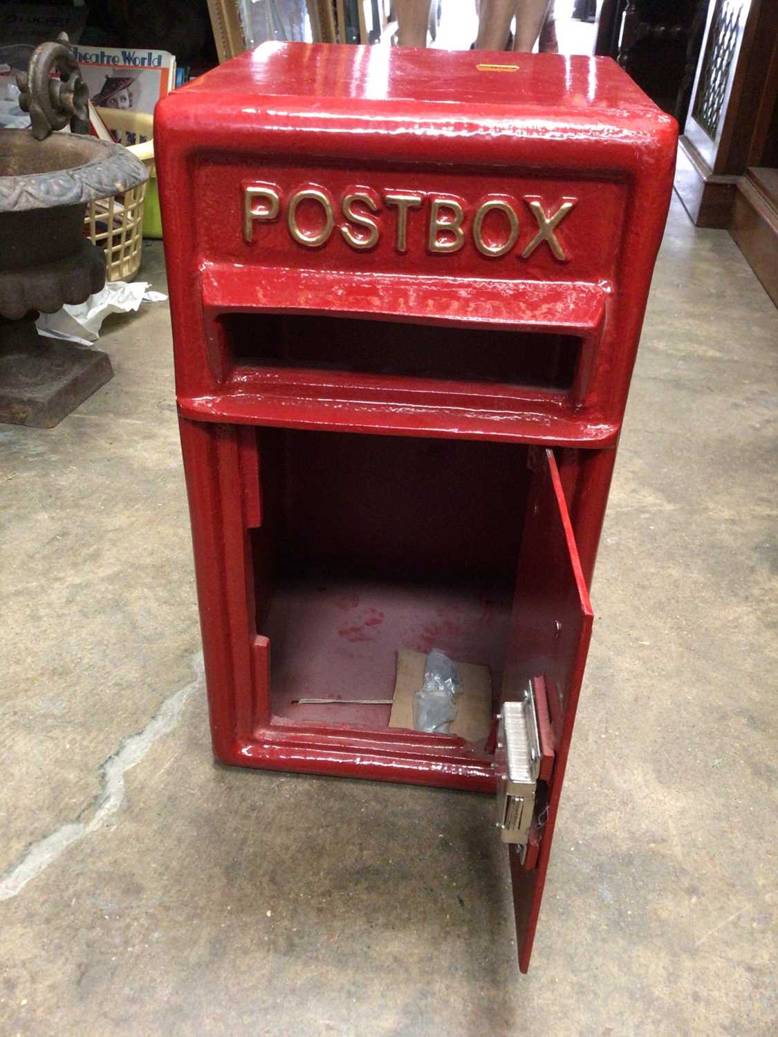 Lot 186 - Post box