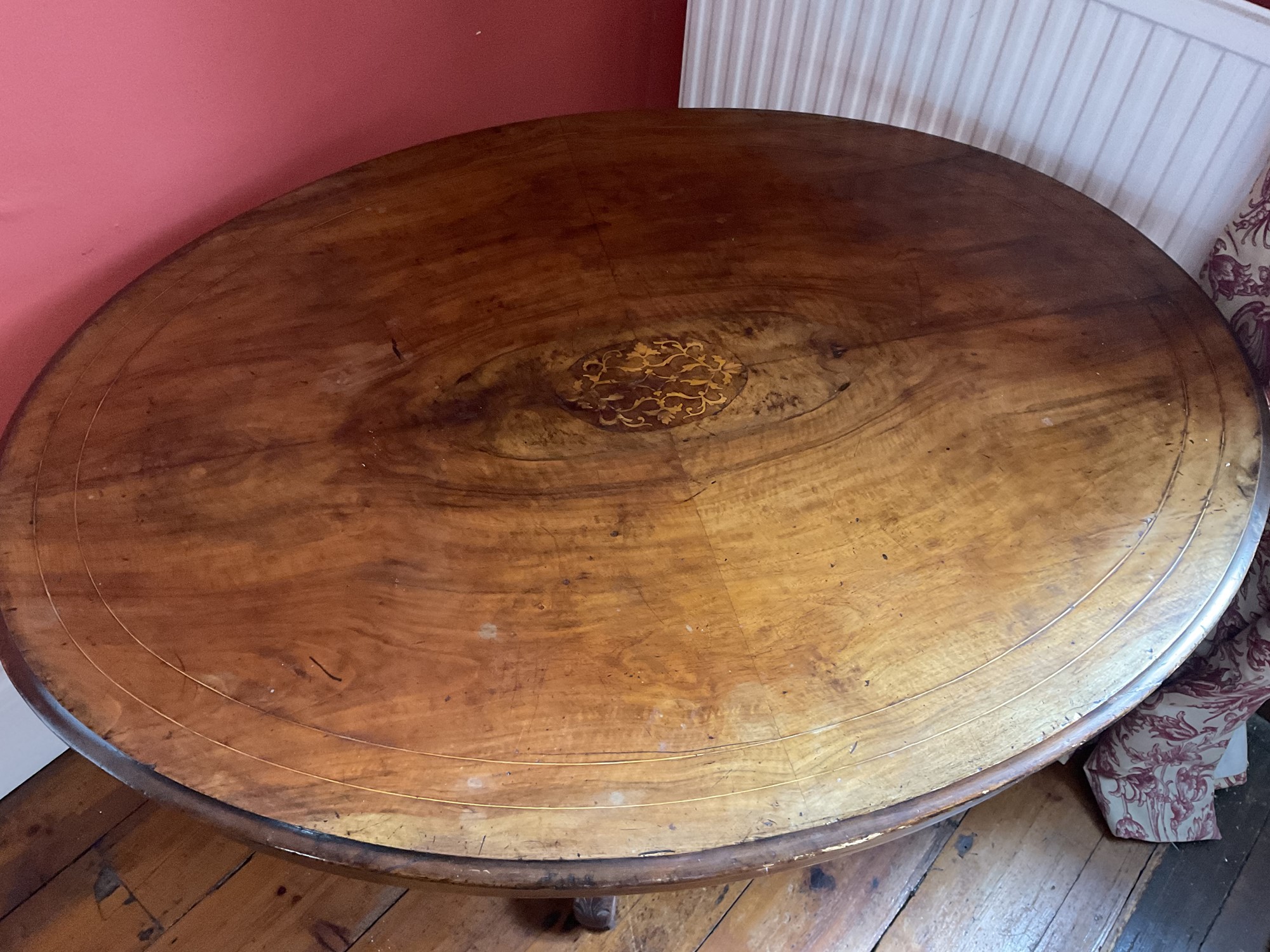 Lot 30 - Victorian walnut oval loo table.