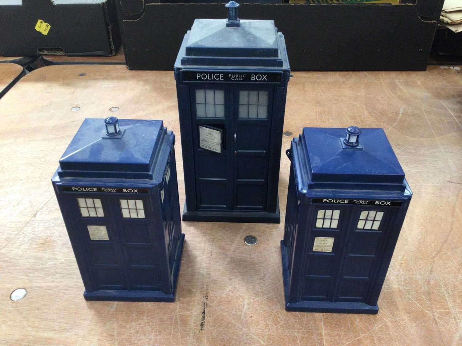 Lot 702 - Three vintage plastic Doctor Who Tardis