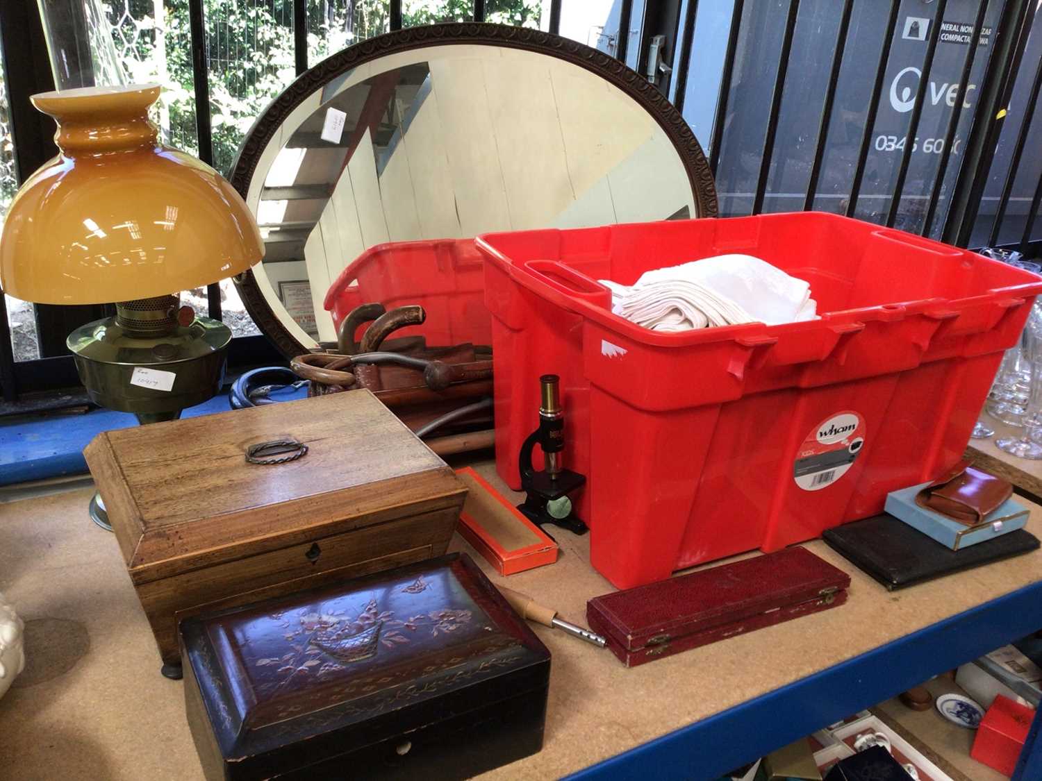 Lot 213 - Sundry items, including an oil lamp, a