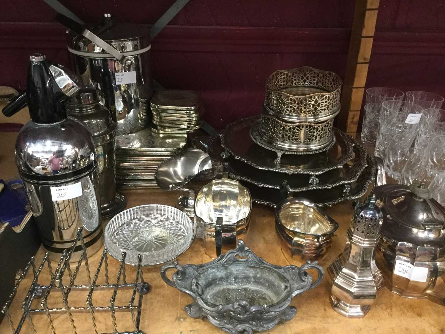 Lot 716 - Selection of plated ware including ice