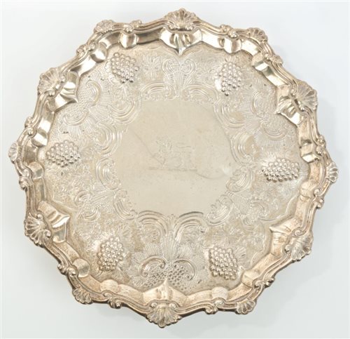 Lot 381 - George III Silverer salver of circular form