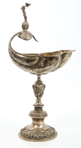 Lot 406 - Edwardian Silverer Renaissance-style shell