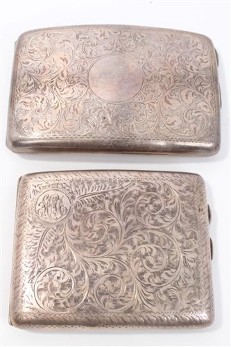 Lot 538 - 1920s Silverer cigarette case with engraved