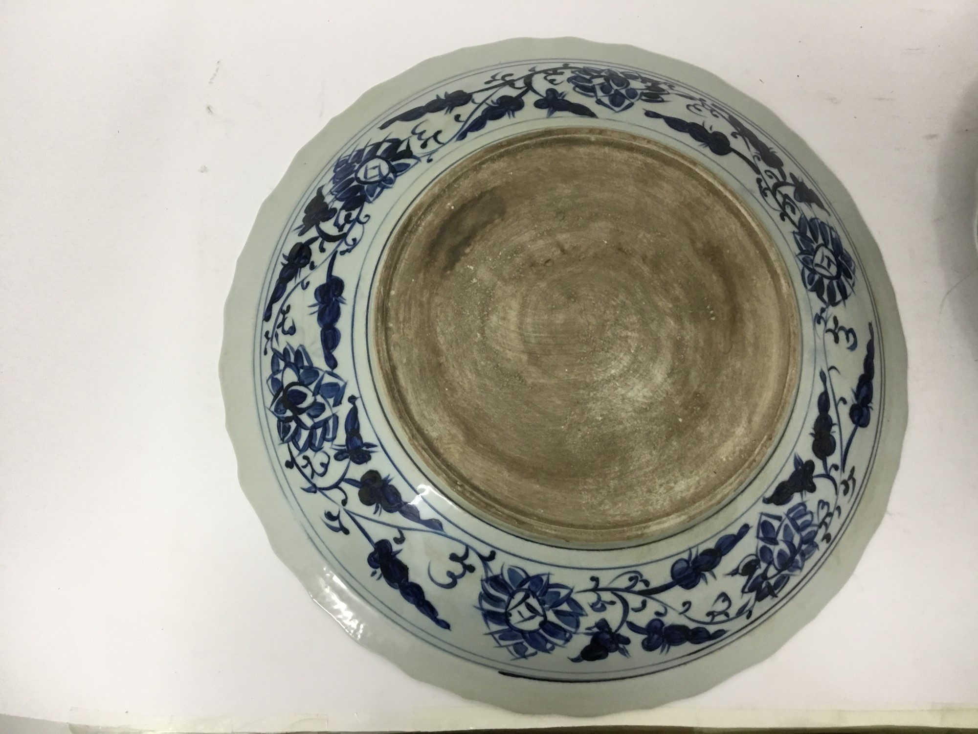 Lot 1234 - Chinese Ming style charger