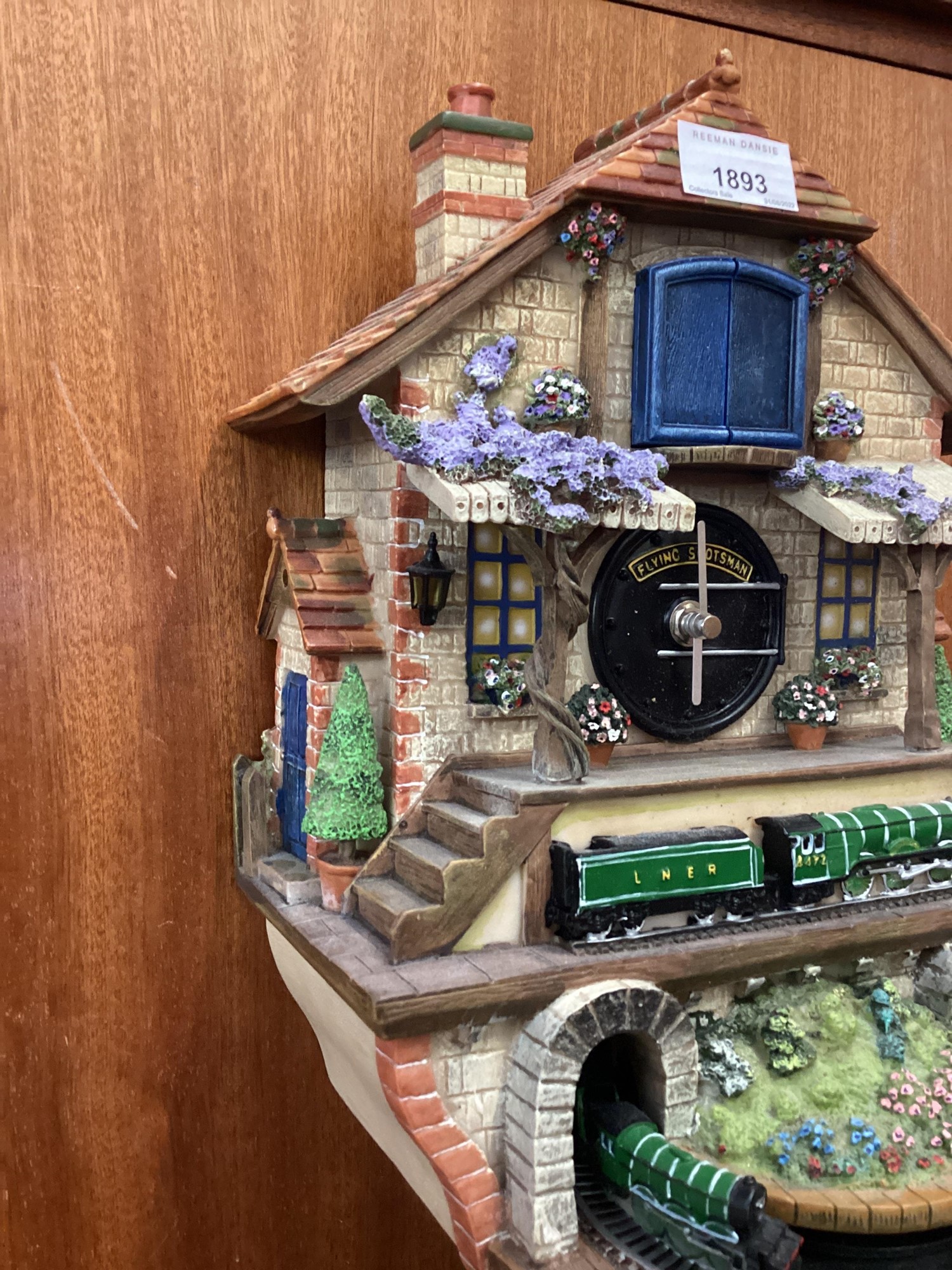 Lot 2007 - Flying Scotsman novelty train cuckoo-style