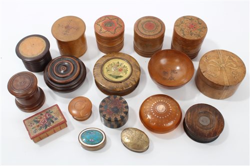 Lot 611 - Large collection of 19th century treen boxes