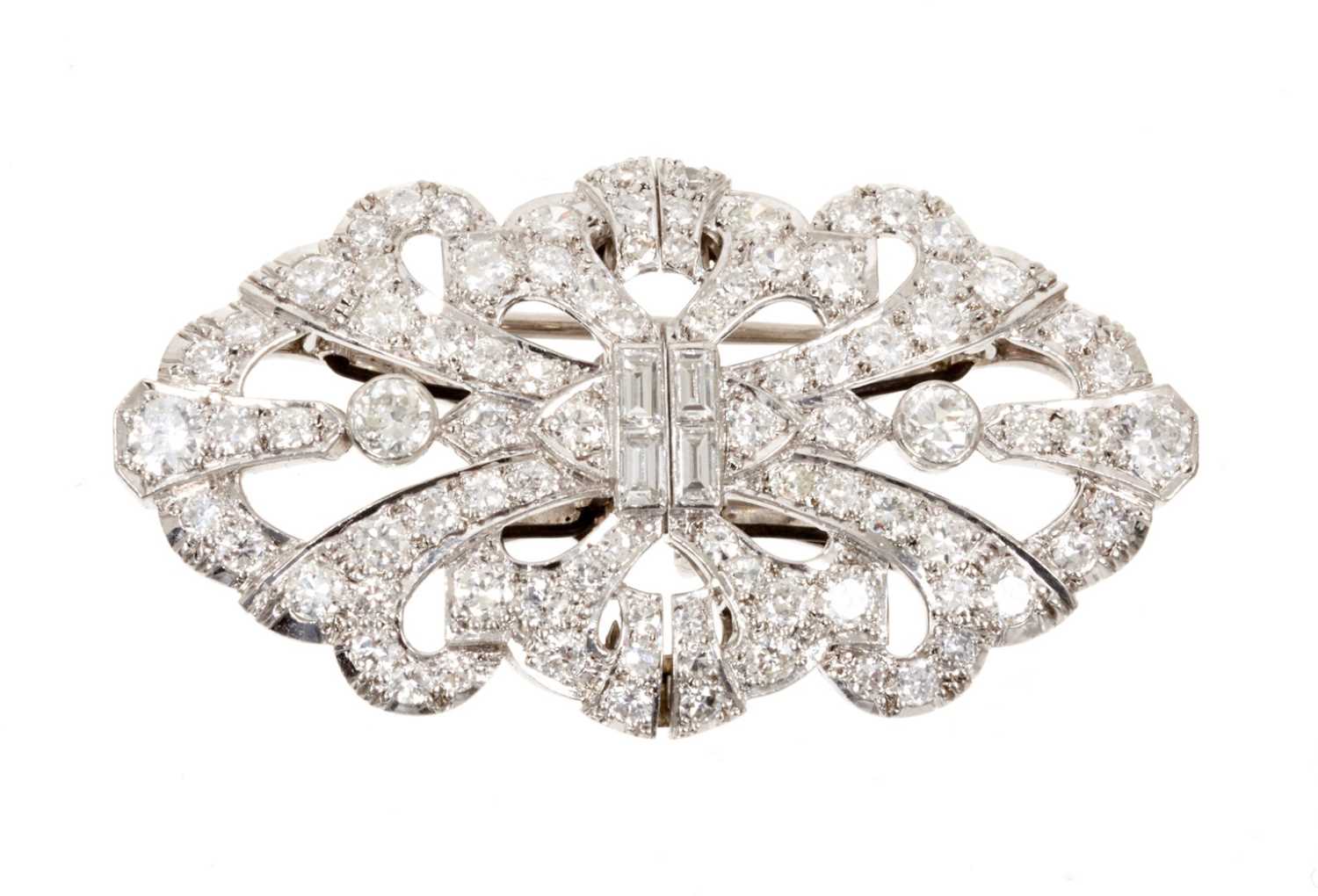 Lot 634 - Art Deco diamond double clip brooch