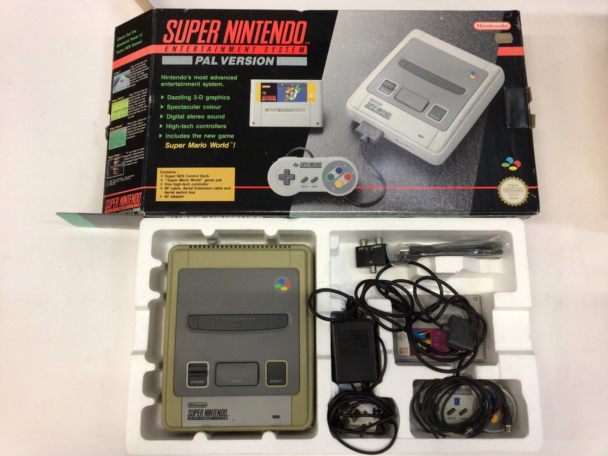Lot 1822 - Super Nintendo PAL Version in original box