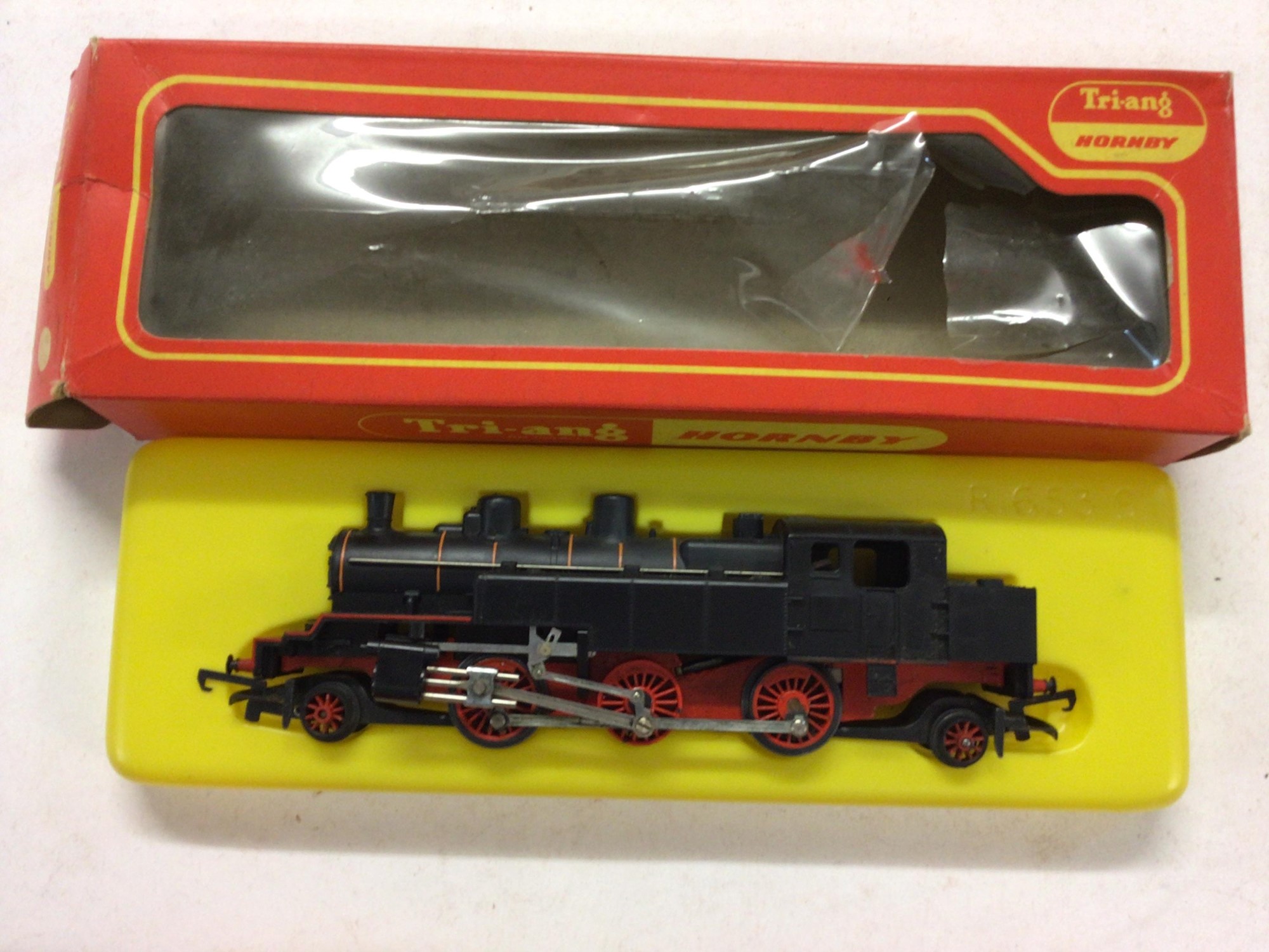 Lot 175 - Triang Hornby OO gauge BR black 2-10-0