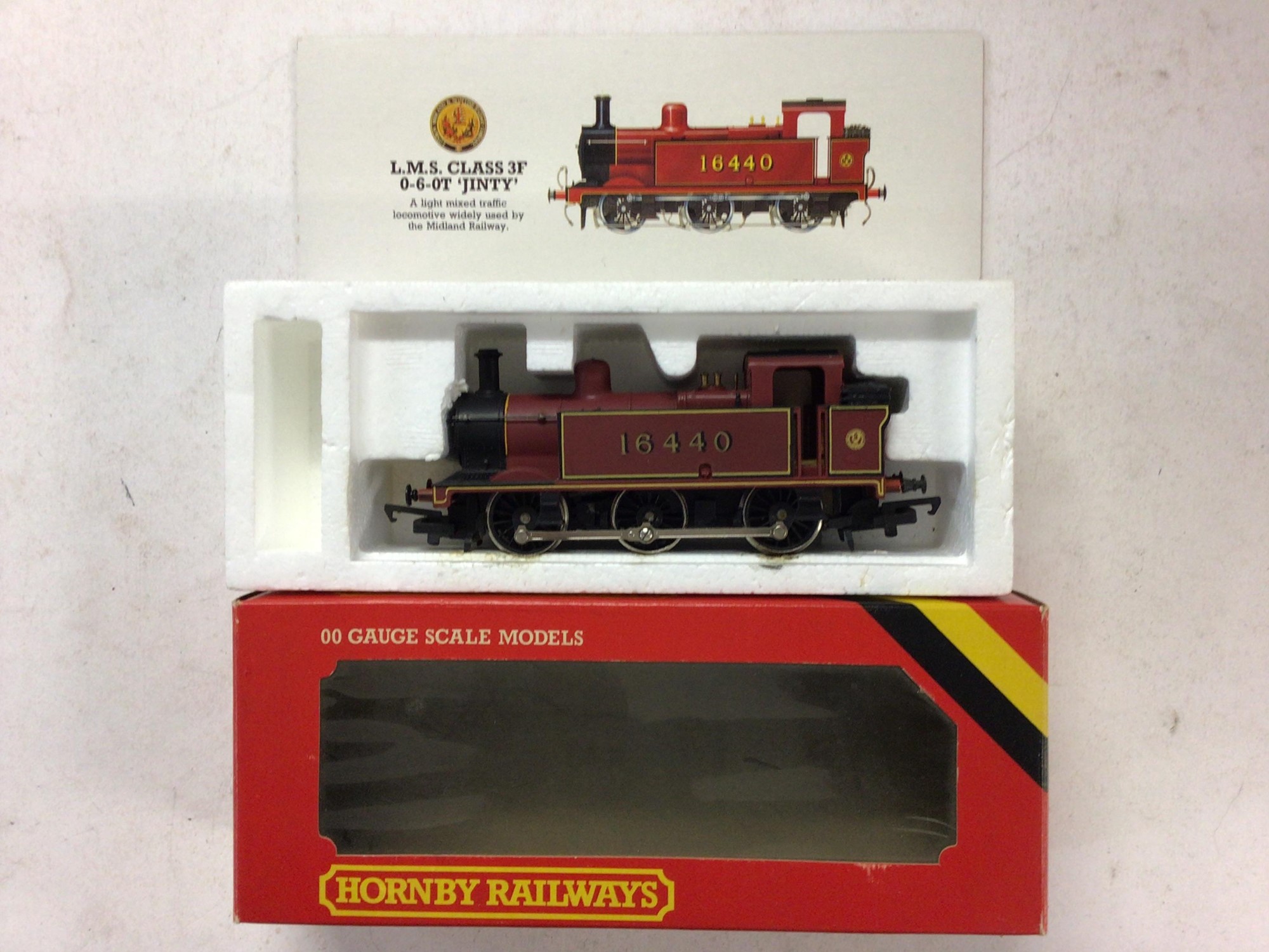 Lot 60 - Hornby OO gauge locomotives LNER green 0-6-0