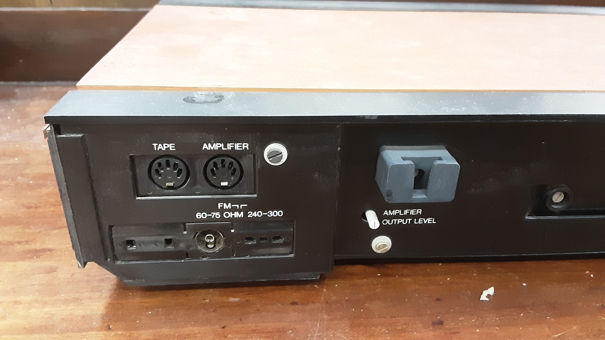 Lot 2224 - Bang & Olufsen Beomaster 1700 tuner