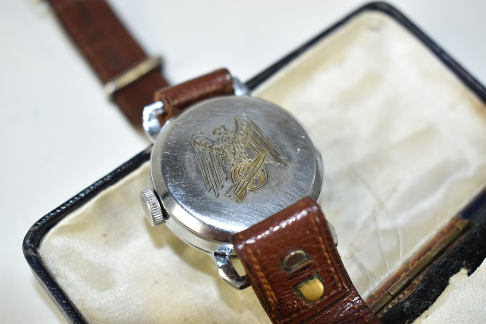 Lot 815 - Unusual Chromium plated wristwatch with