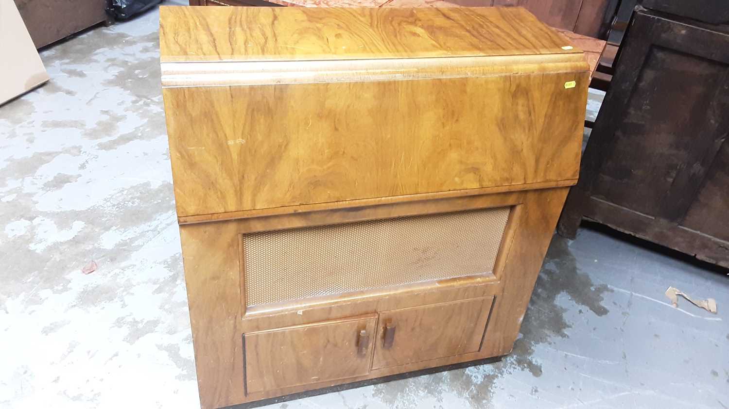 Lot 2247 - Vintage GEC radio in walnut veneered