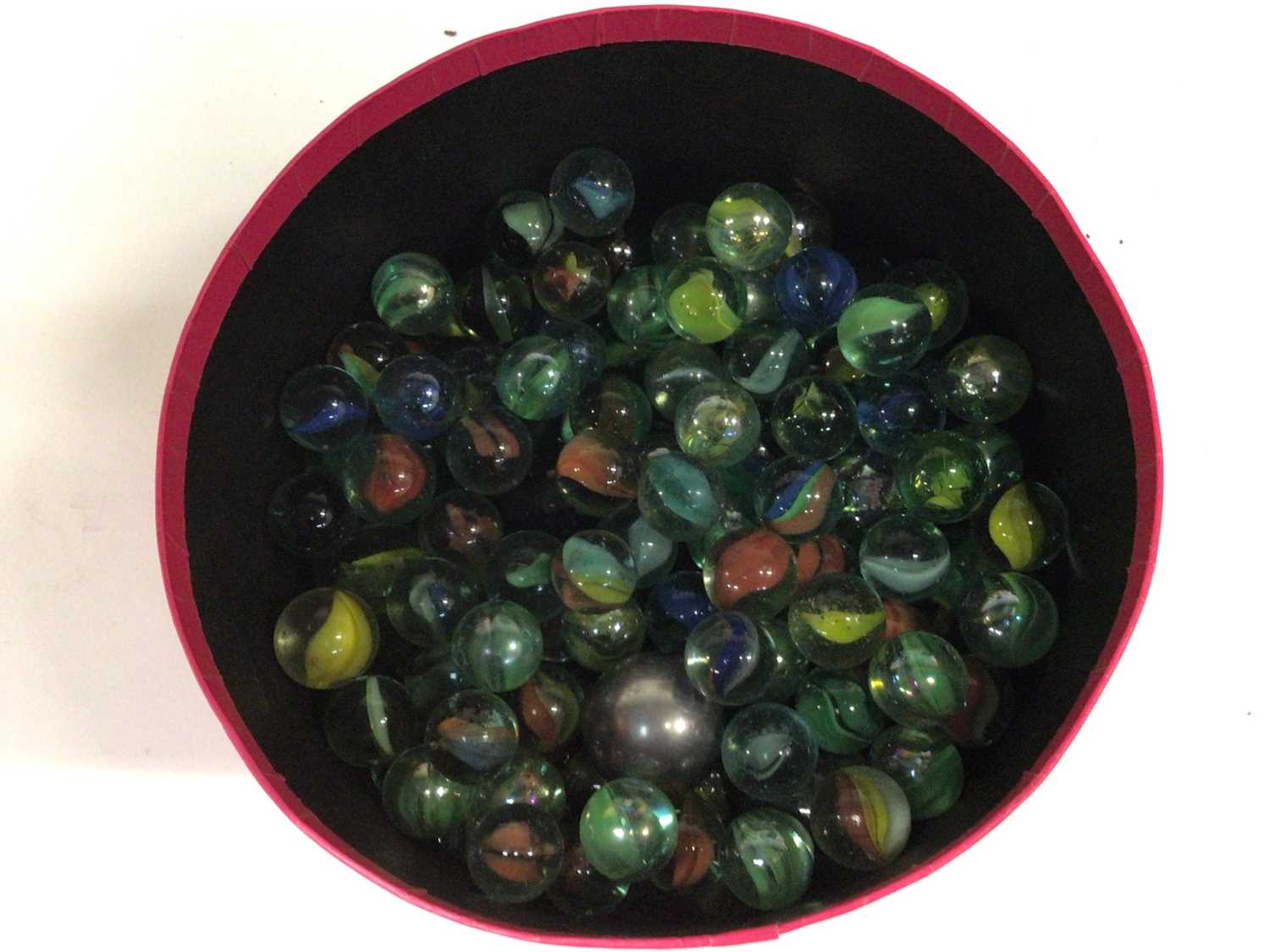 Lot 2669 - Box of assorted marbles