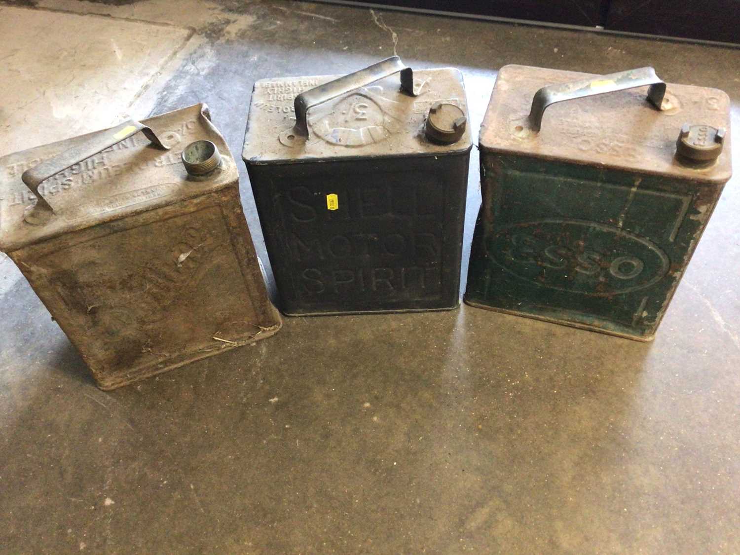 Lot 2025 - Collection of six vintage petrol cans