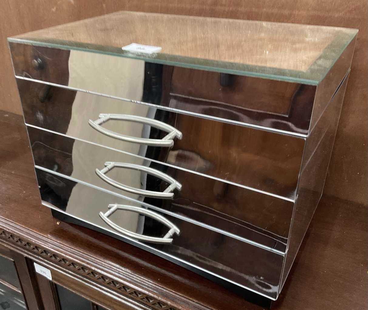Lot 239 - Contemporary mirrored jewellery box with