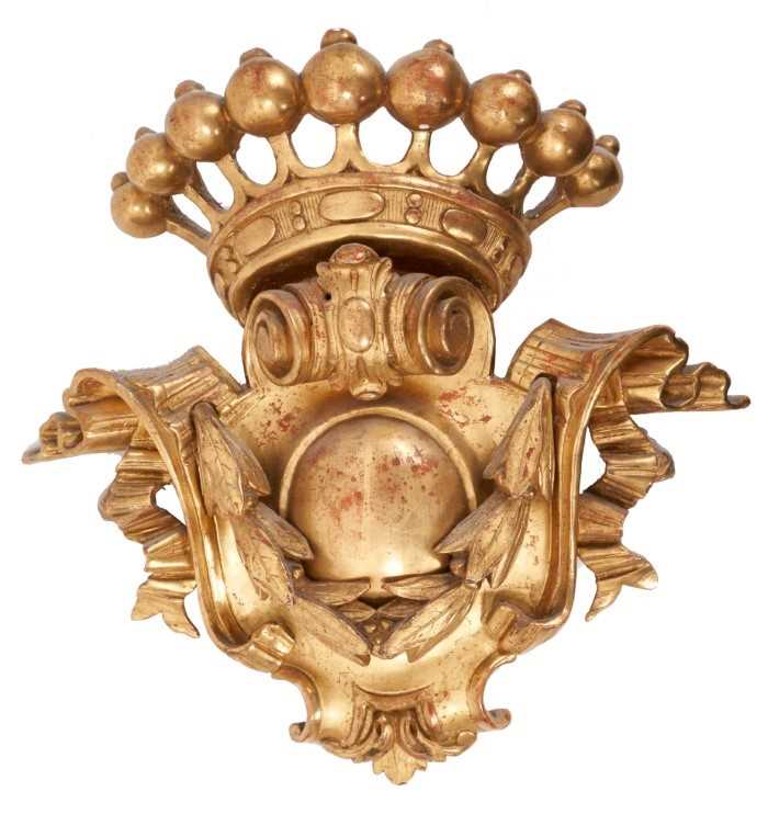 Lot 767 - Impressive 18th/19th century gilt wood crest,
