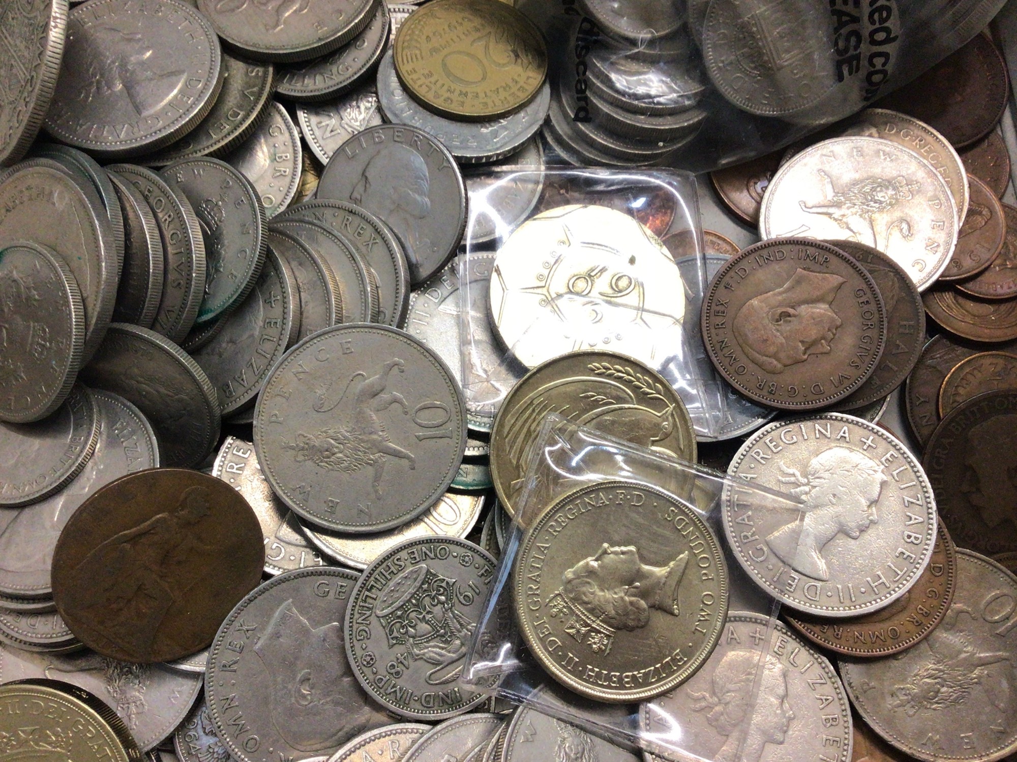 Lot 260 - Group of mixed coins