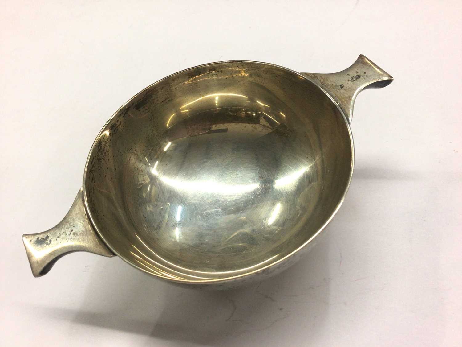 Lot 851 - Silver quaich (London 1946)