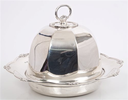 Lot 239 - Early George V Silverer muffin dish of