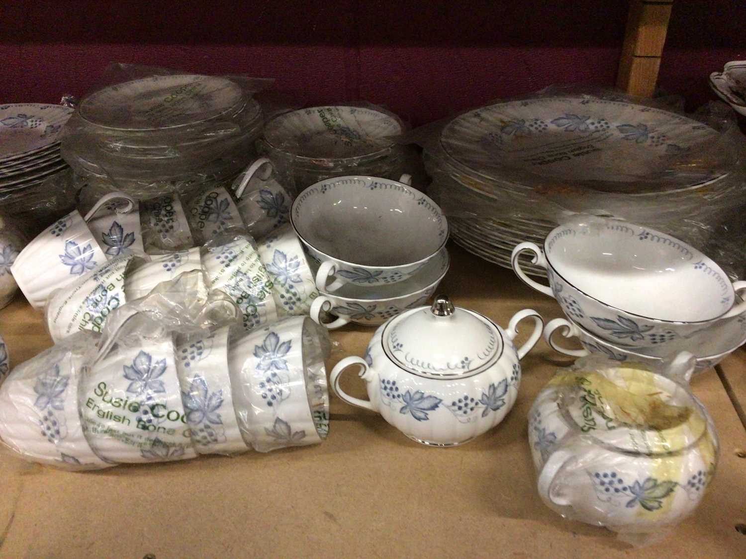 Lot 674 - Susie Cooper Blue Vine dinner and tea ware,