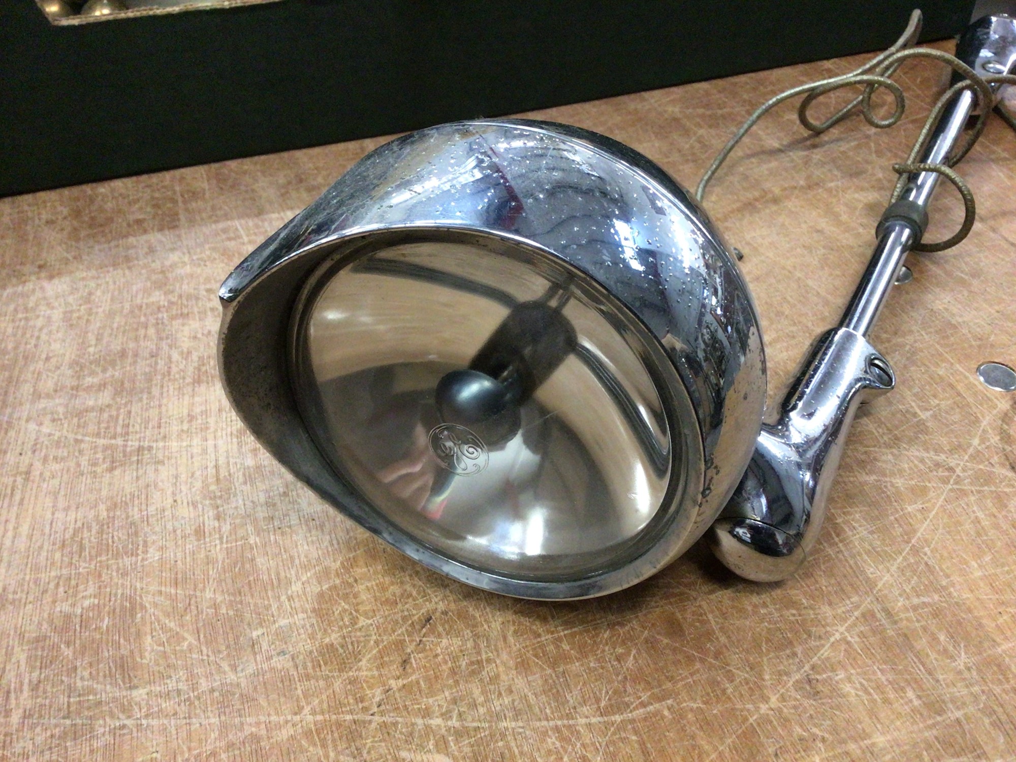 Lot 55 - American 1950s handheld police car spotlight