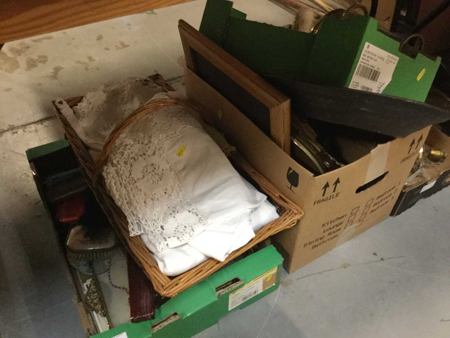 Lot 425 - Collection of mixed items to include copper