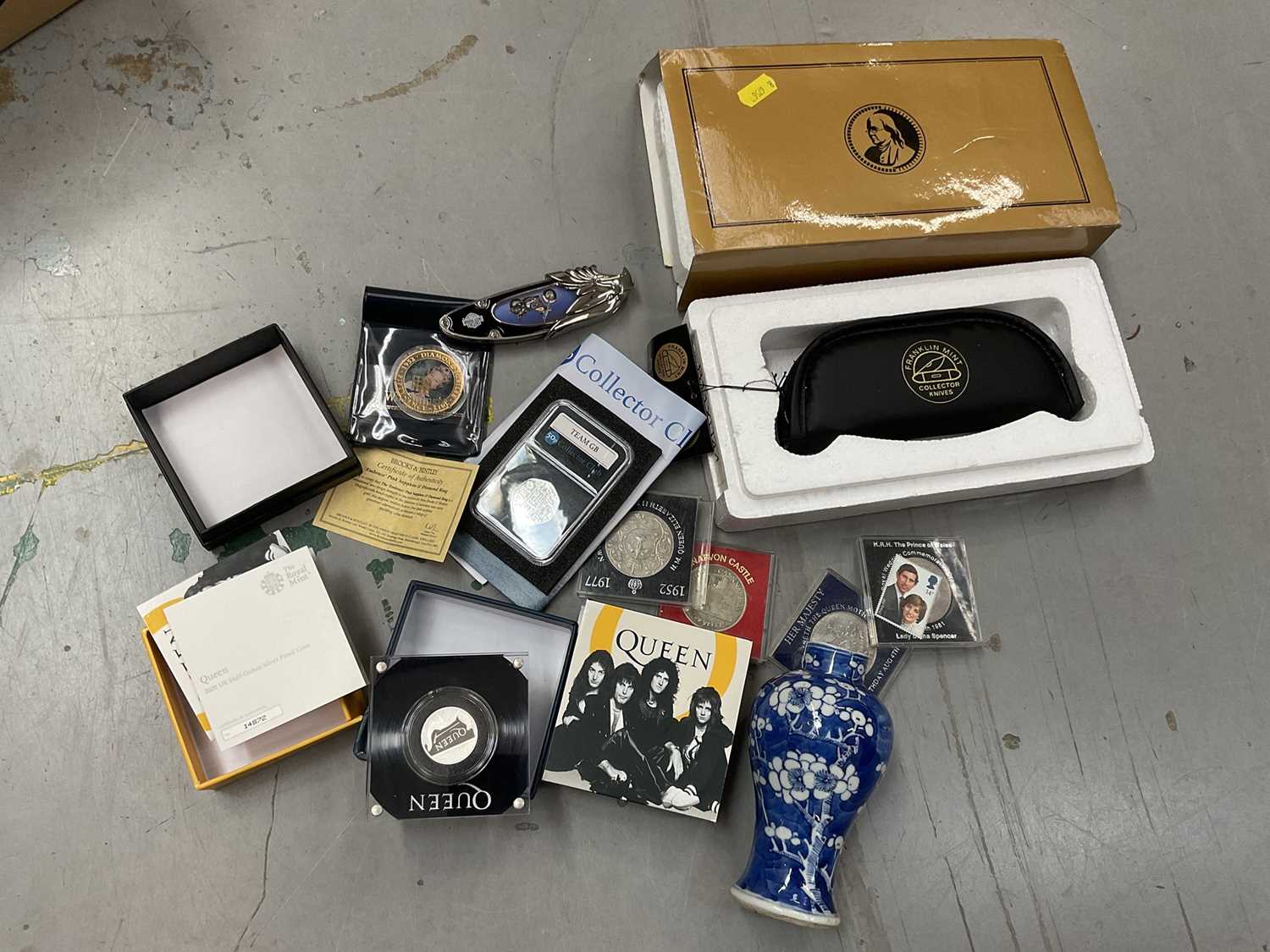 Lot 544 - Group of coins including 2020 Queen half